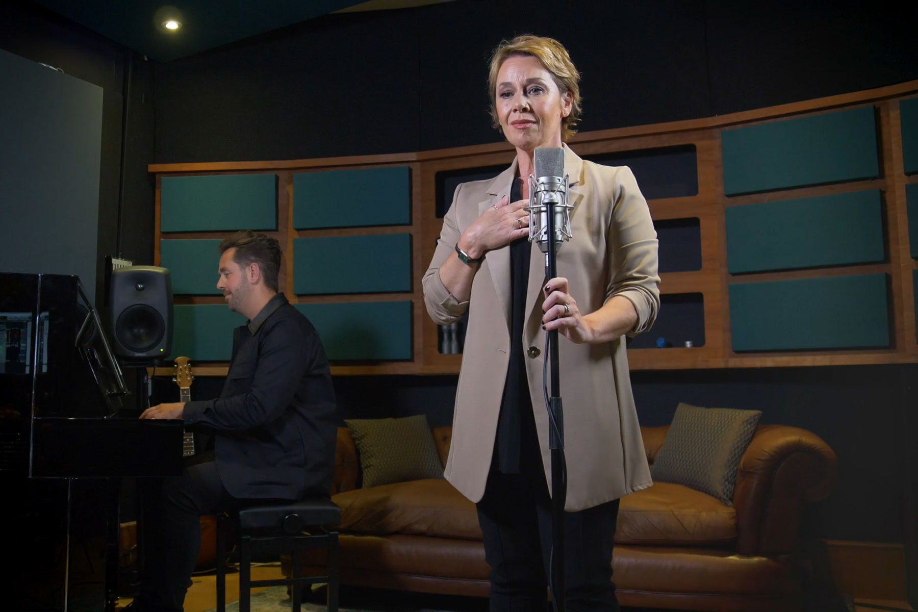 Watch Linzi Hateley perform “One to Seventeen” from The Little Big ...