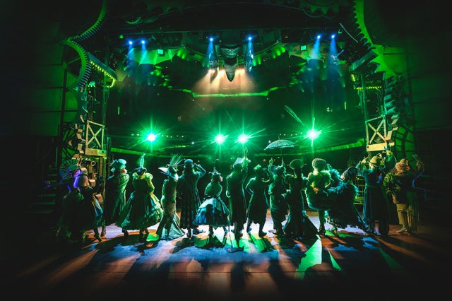 Wicked extends run and releases 400,000 extra seats