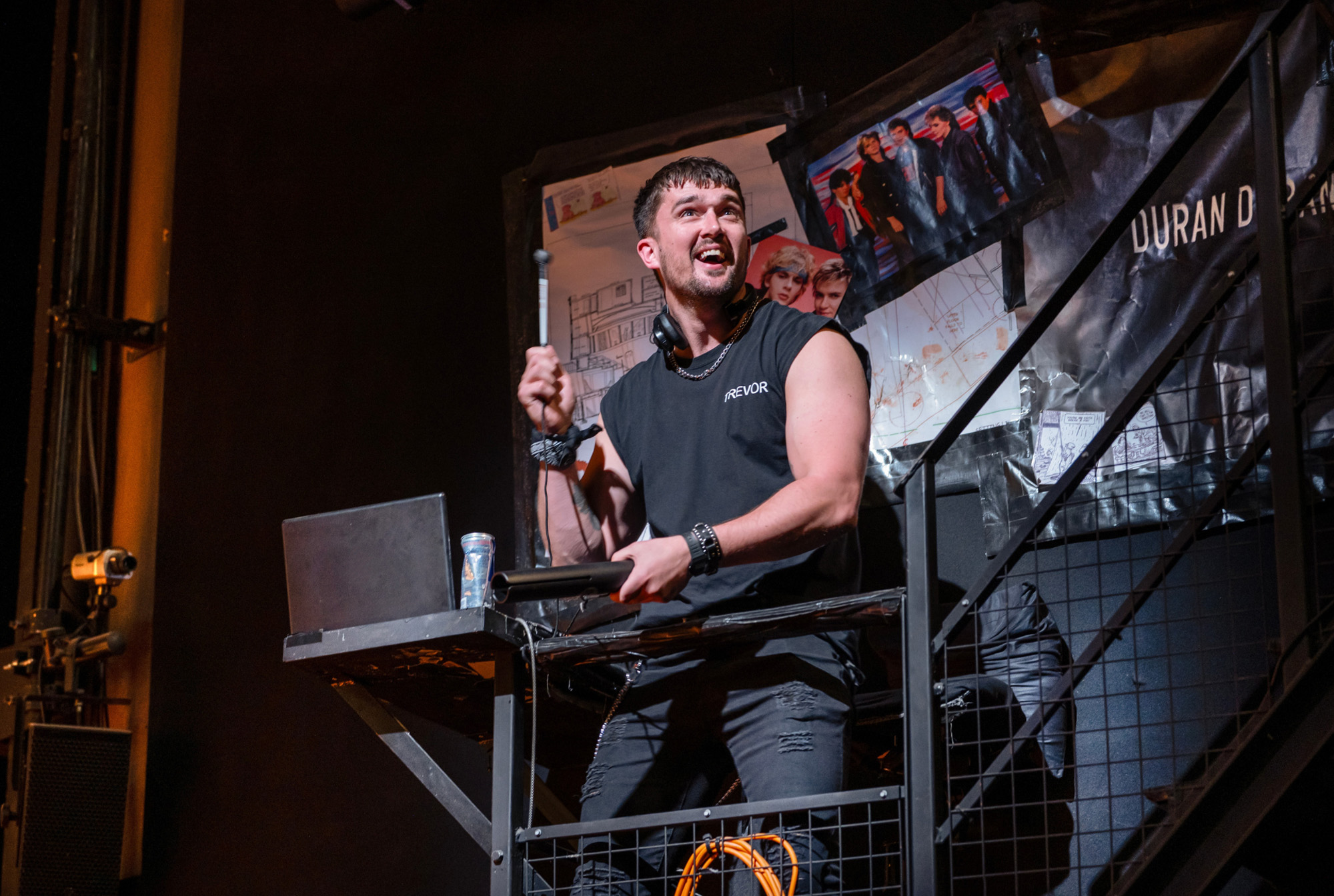 The Play That Goes Wrong celebrates 4001st performance in the West End ...