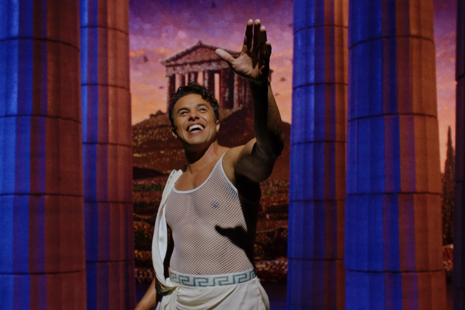 Watch Hercules’ Luke Brady perform “Go the Distance” on stage at ...