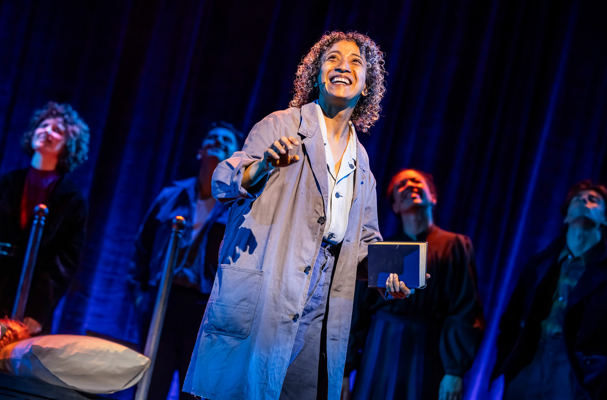 Who is Cat Simmons? Musicals, credits and more